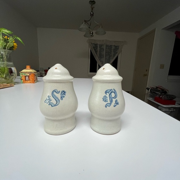 Pfaltzgraff | Kitchen | Vintage Pfaltzgraff Salt Pepper Shakers | Poshmark